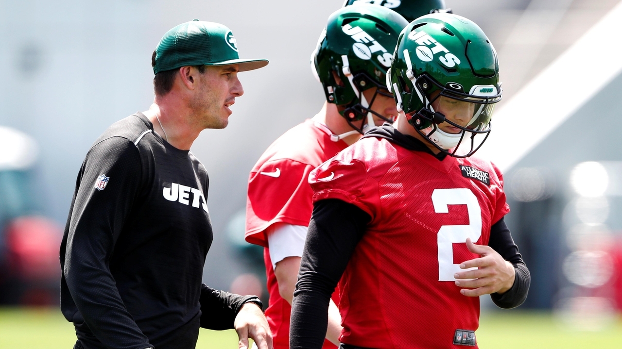 Jets QB coach Rob Calabrese takes Zach Wilson's demotion personally ...