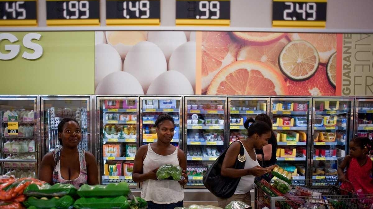 No-frills supermarket opens on LI - Newsday