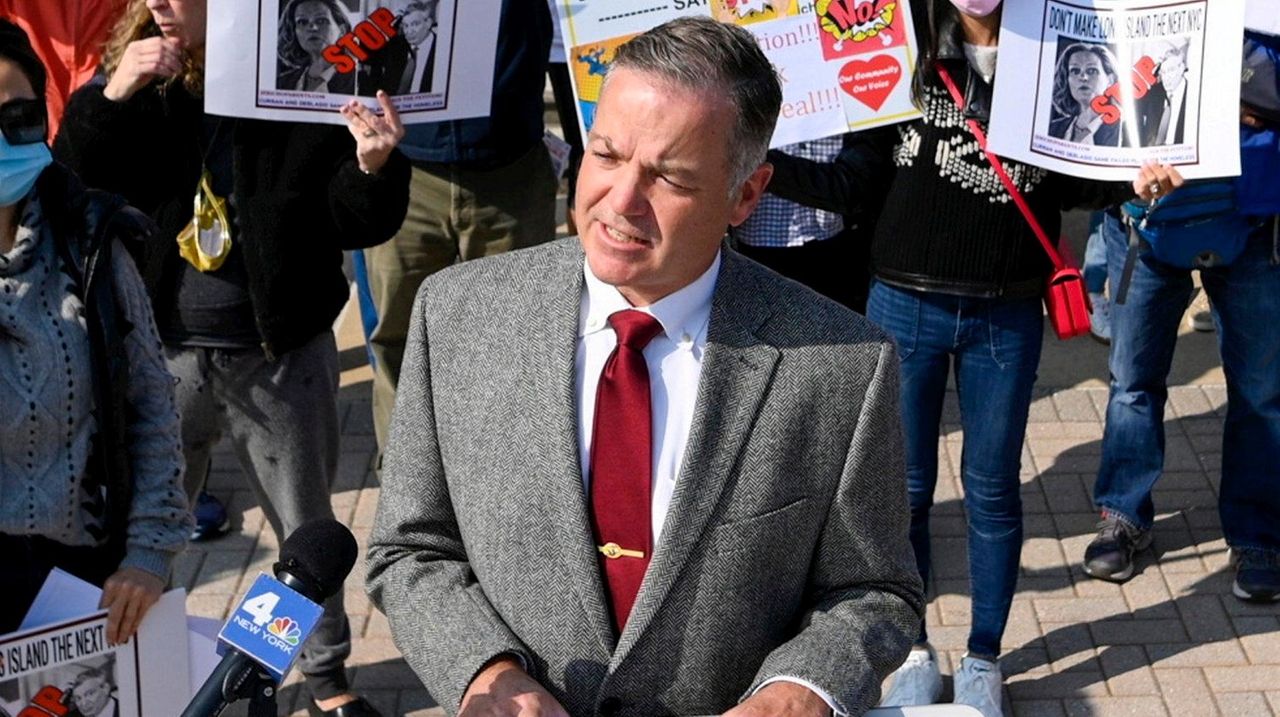 Huntington Supervisor Ed Smyth leads first town board meeting, names ...