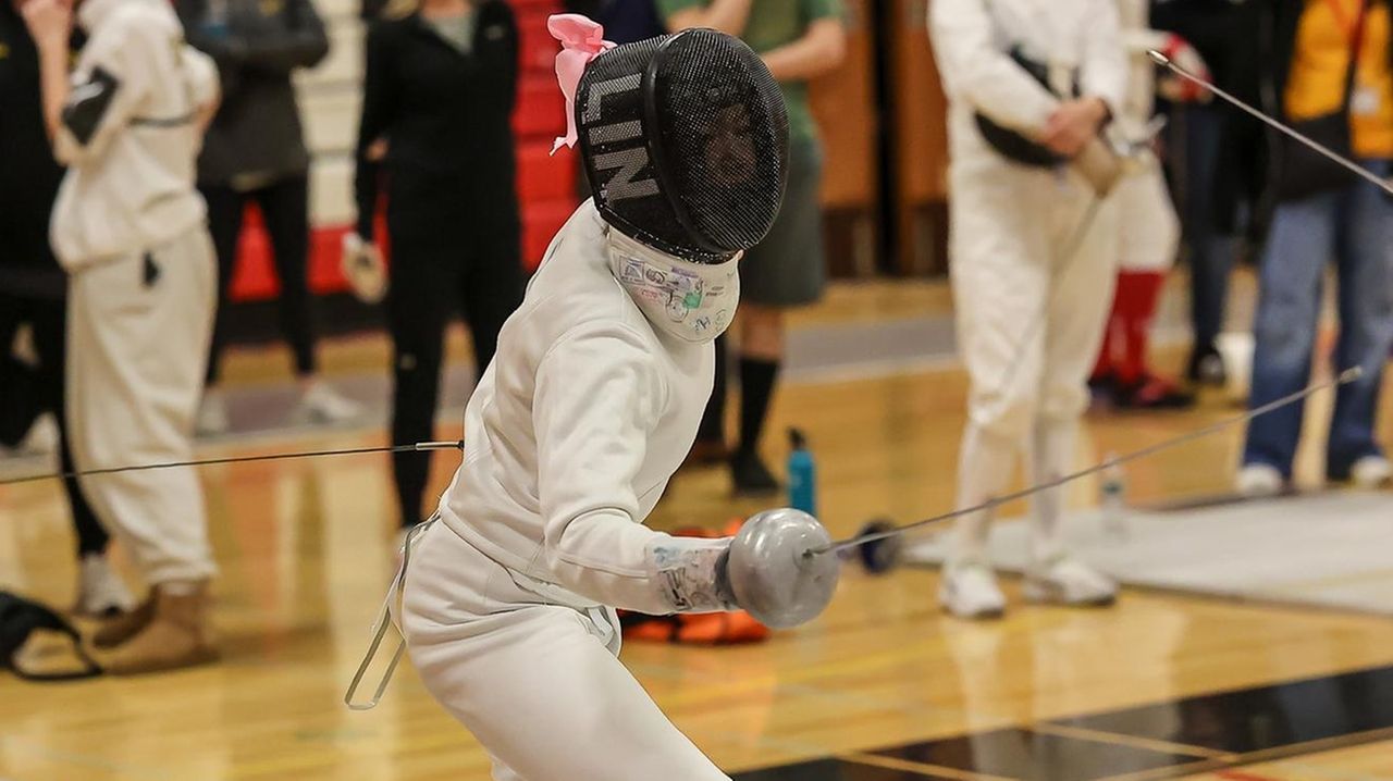 Half Hollow Hills East's Victoria Lin wins Suffolk epee championship ...