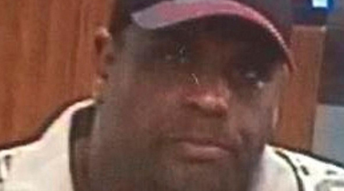 Suspect sought in Merrick bank robbery, Nassau police say - Newsday