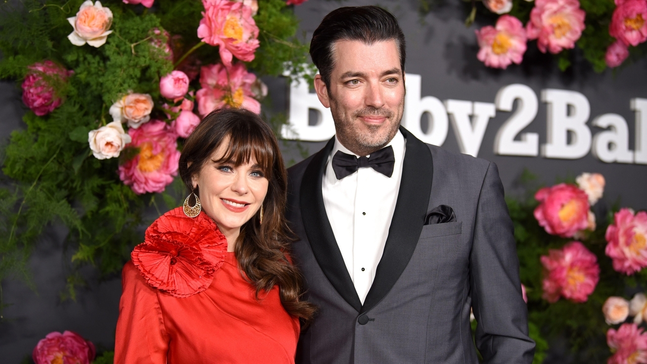 Zooey Deschanel, Jonathan Scott engaged - Newsday