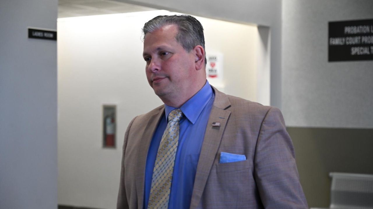 Prosecutors: David Ostrove, ex-Schechter School CFO, moved funds to ...