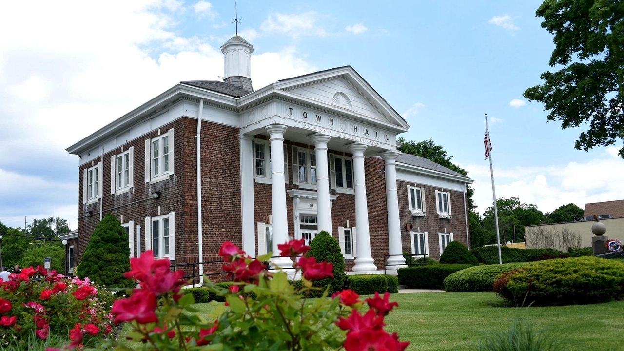 Smithtown residents to protest hiring of Kevin Smith, a Long Island ...