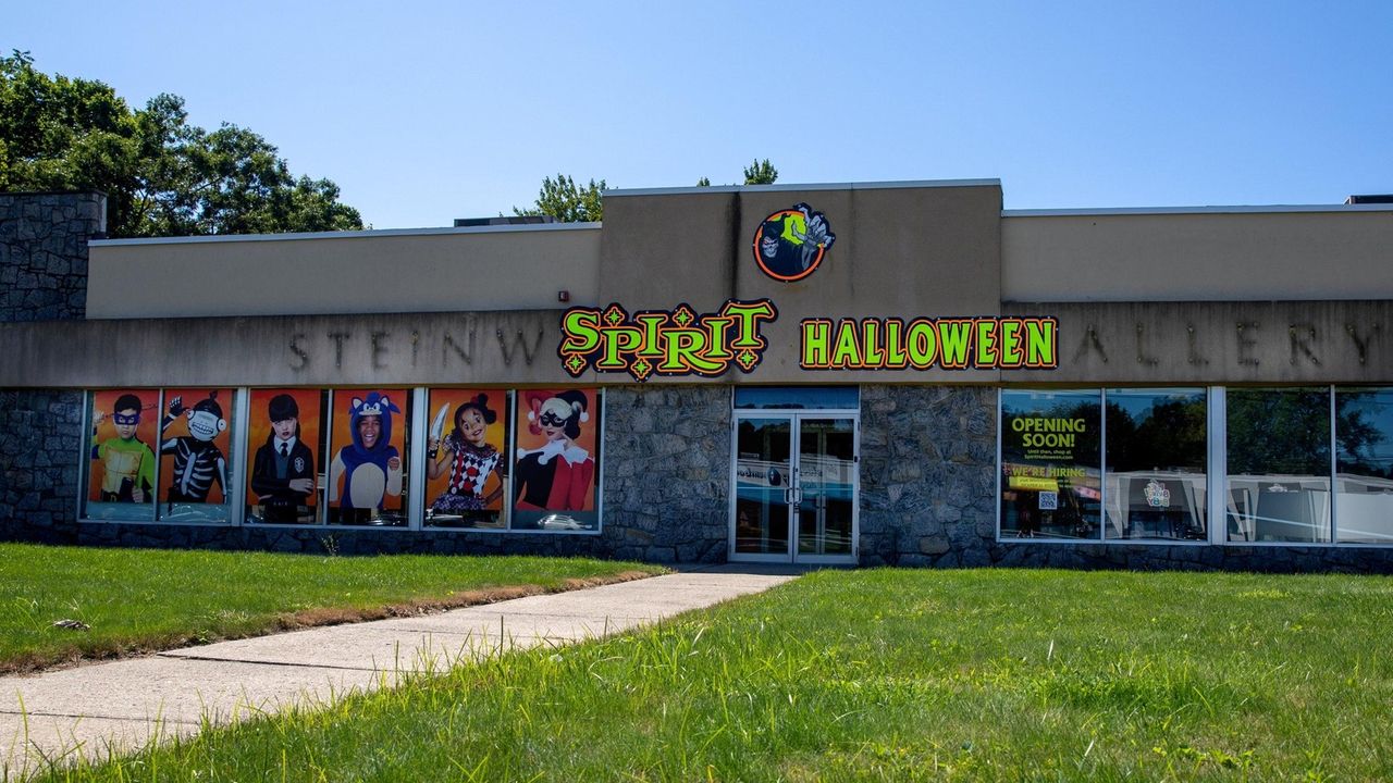 Spirit Halloween opening record number of shops as landlords court more ...