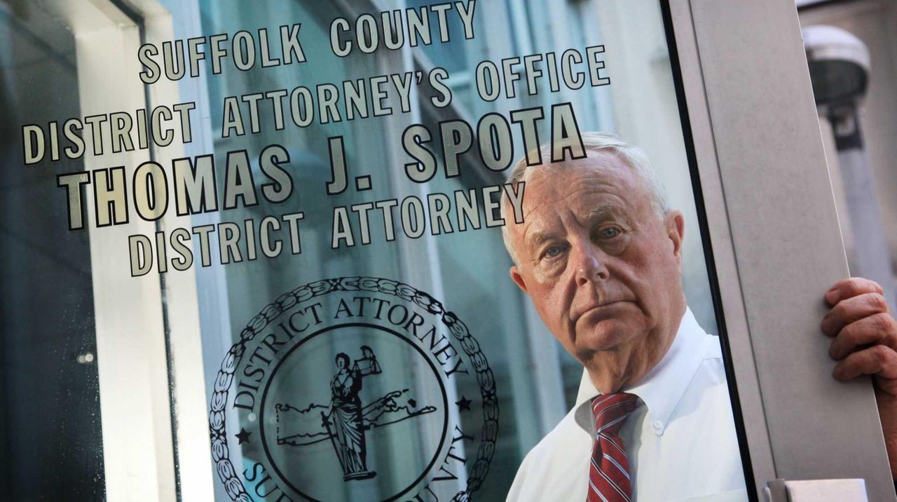 4 Suffolk detectives transfer out of DA’s corruption bureau - Newsday
