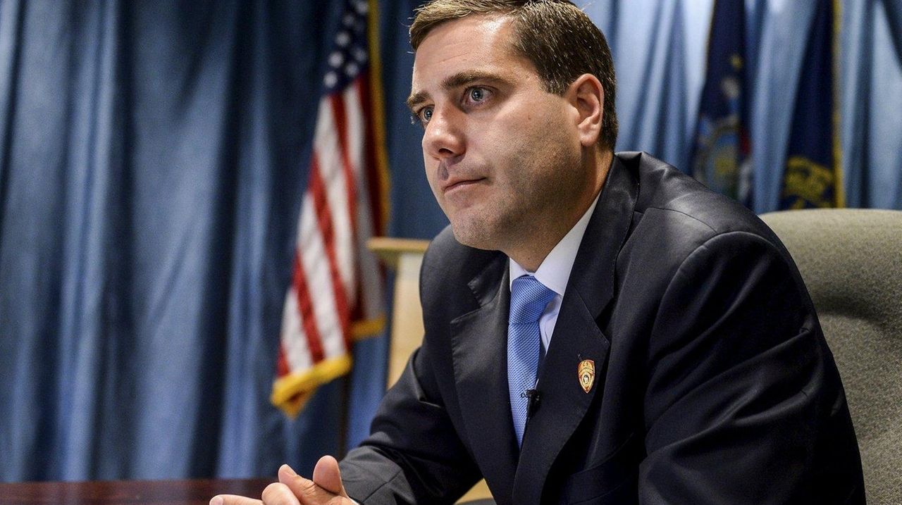 Tim Sini to feature former Sen. Bill Bradley at fundraiser - Newsday