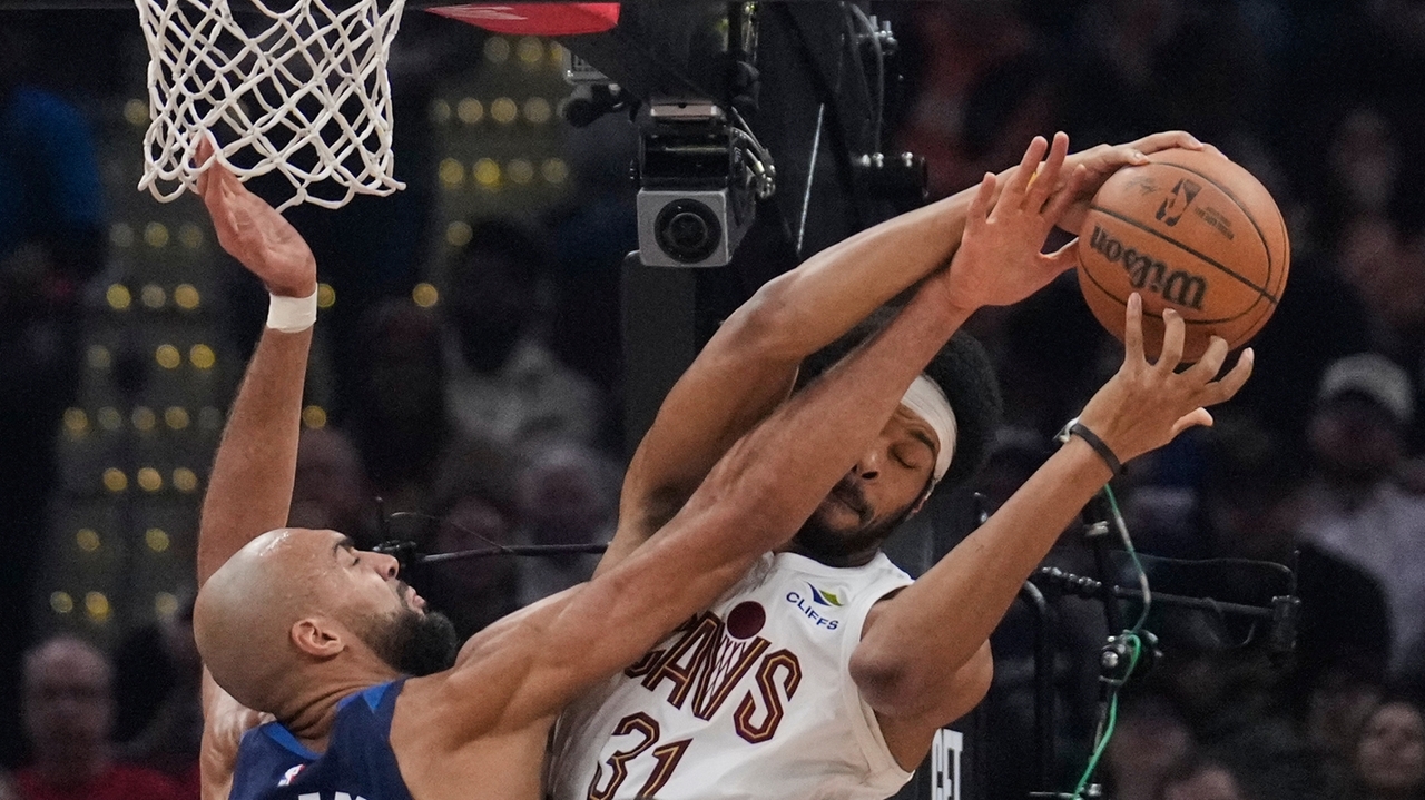 Donovan Mitchell scores 28 points as Cavaliers beat Timberwolves 146 ...