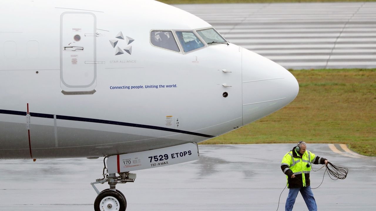 Federal officials are warning airlines to keep workers away from jet ...