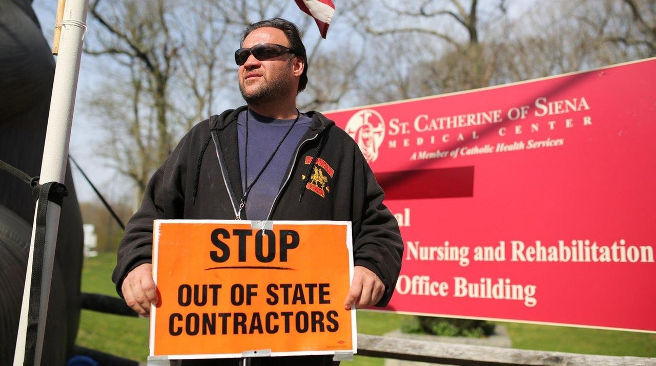 Smithtown dispute raises questions about ‘hire local’ policy - Newsday