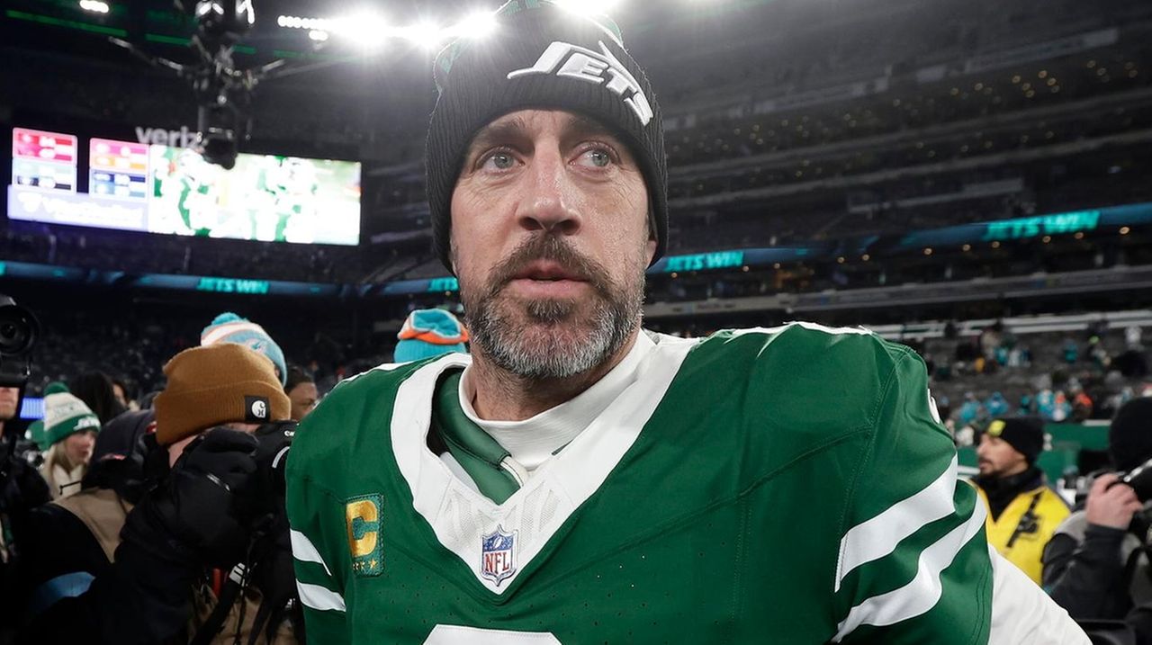 Aaron Rodgers among Giants' quarterback options, source says - Newsday