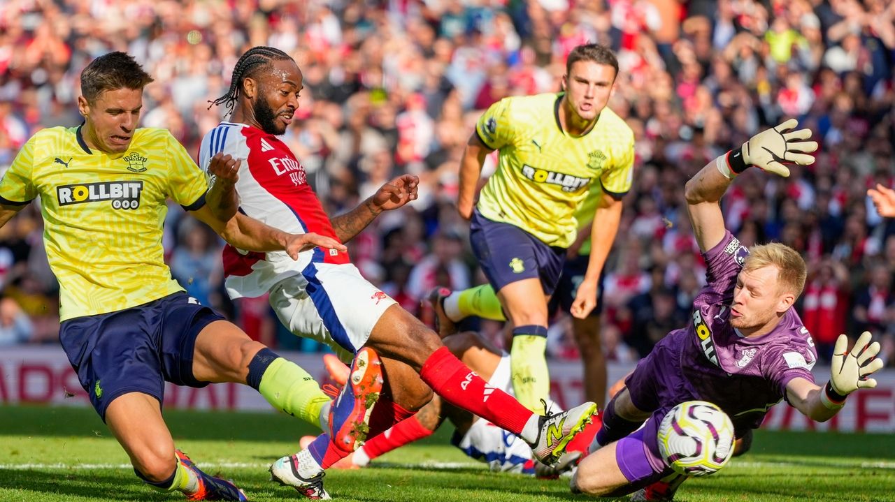 Newcastle signs England goalkeeper Ramsdale on season-long loan from ...