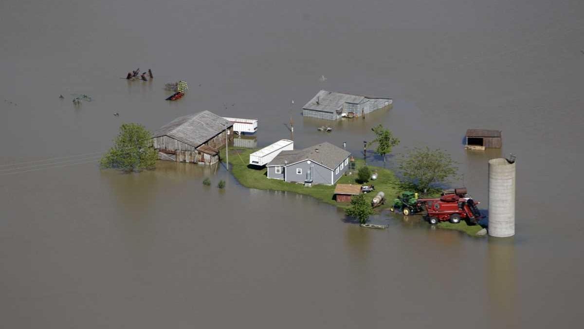 Slow-moving disaster rolls down Mississippi River - Newsday