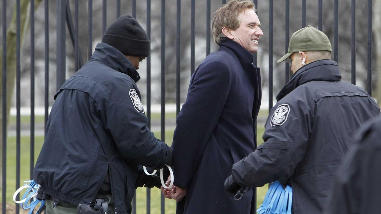 Robert F. Kennedy Jr., Daryl Hannah arrested at White House protest ...