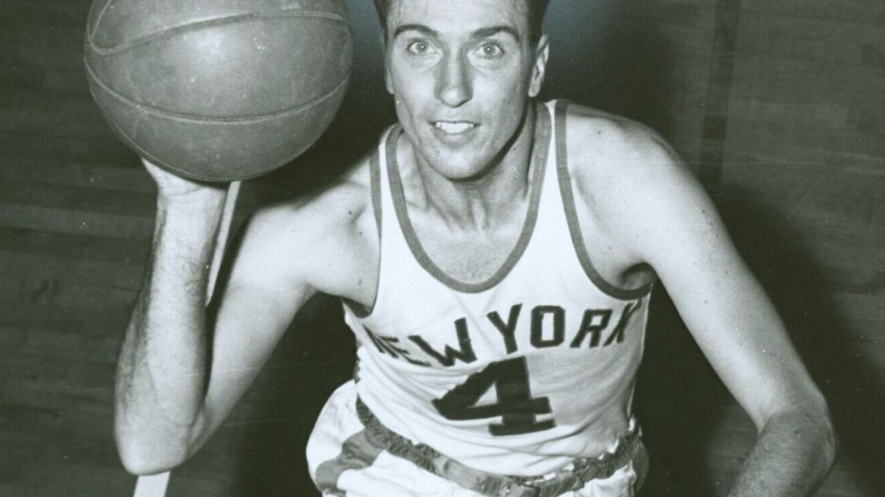 Former Knicks star, NY native Carl Braun dies - Newsday