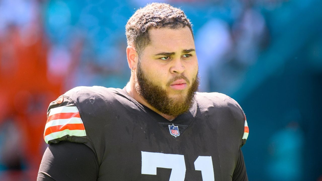 Browns pick up 5th-year option on LT Jedrick Wills Jr. - Newsday