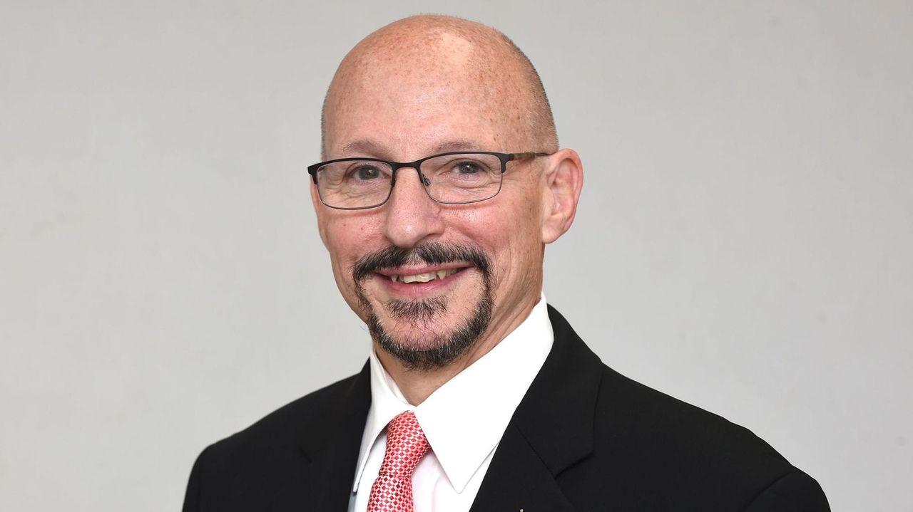 Dean Murray - Newsday