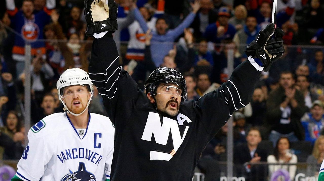 Cal Clutterbuck, Islanders agree to 5-year extension - Newsday