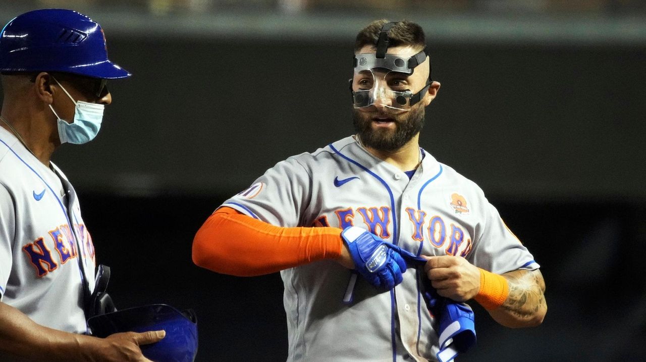 Mets' Kevin Pillar on wearing mask: Like an 'extra layer of skin on ...