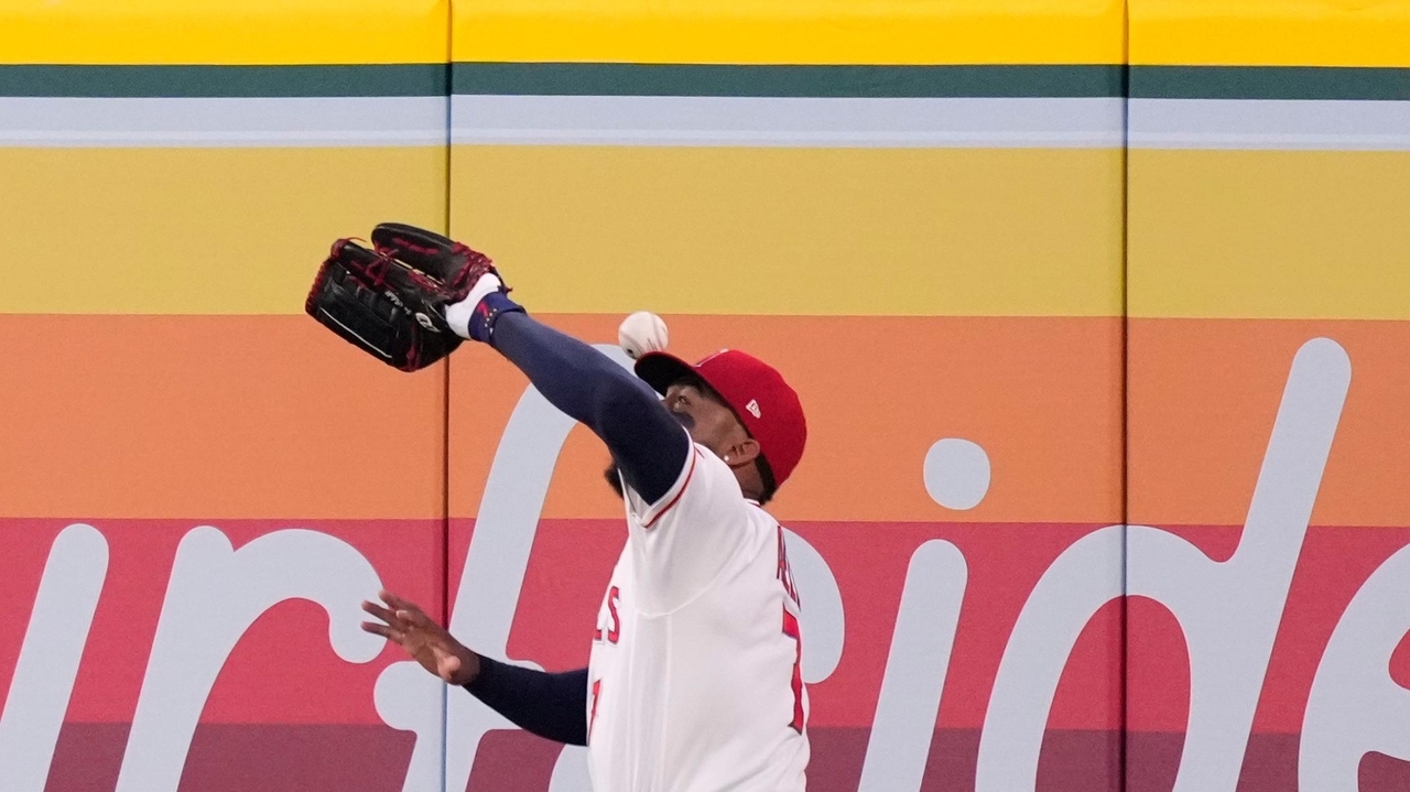Rumfield gets gift homer when flyball bounces off Adell's head as ...