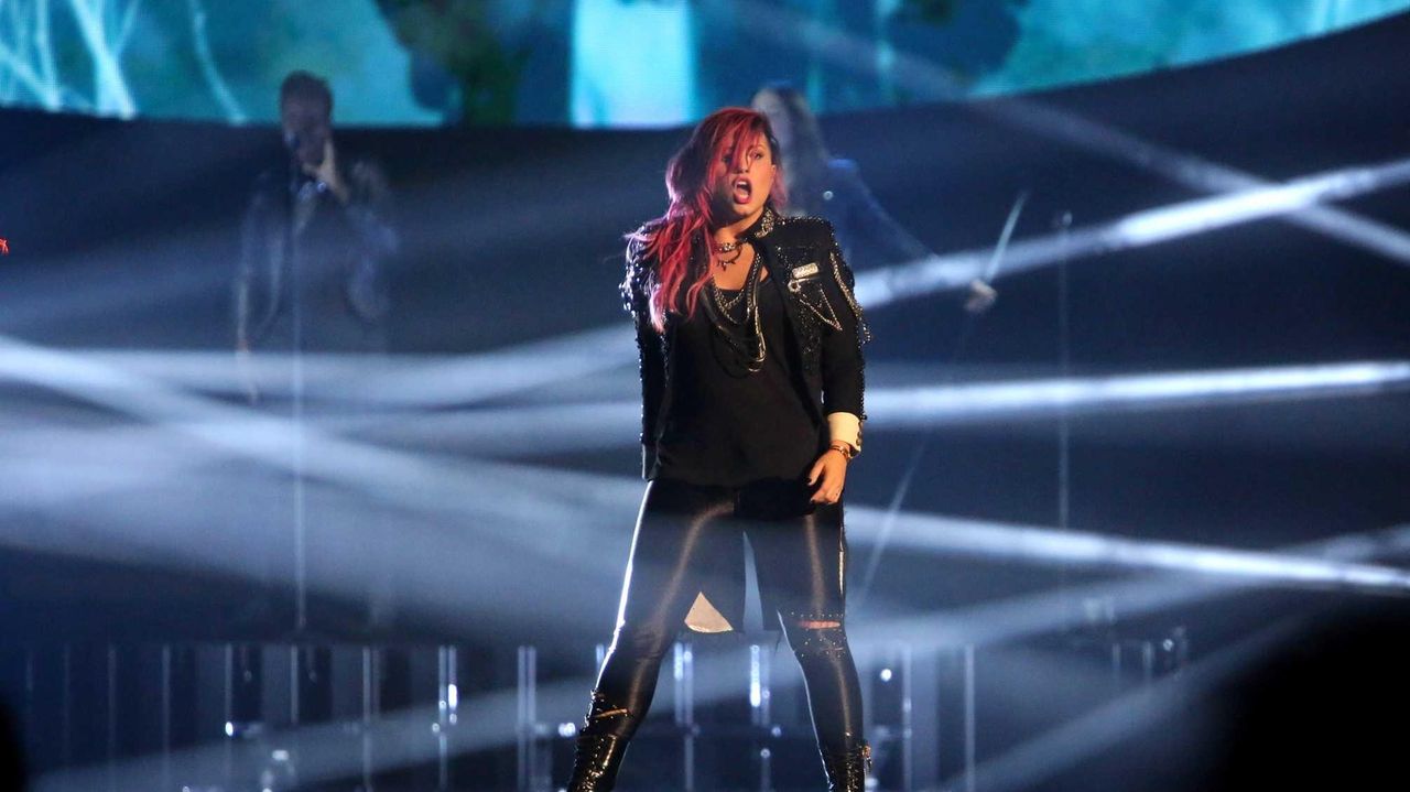 Demi Lovato's Nassau Coliseum setlist, fan connection - Newsday
