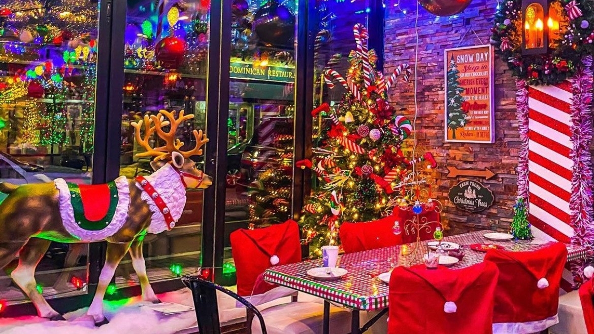 Farmingdale pop-up Christmas bars Mr. Grinch, Christmas Club open - Newsday