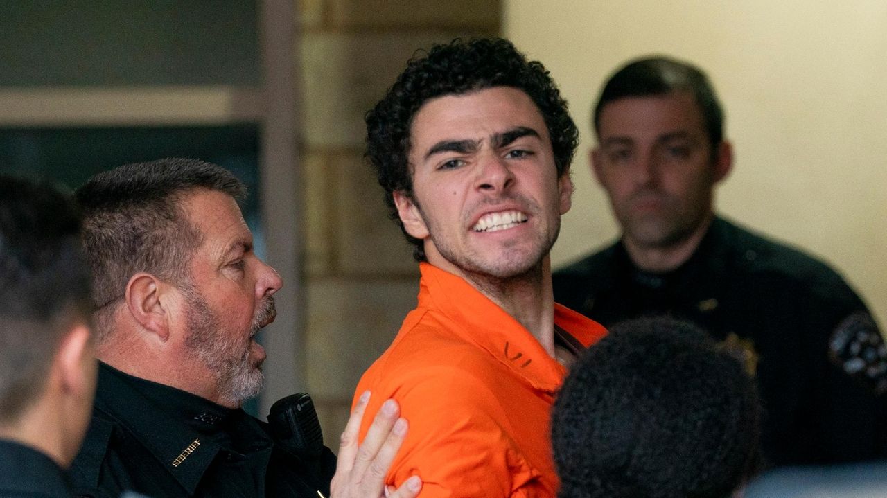 Accused CEO killer Luigi Mangione may reverse course and waive ...