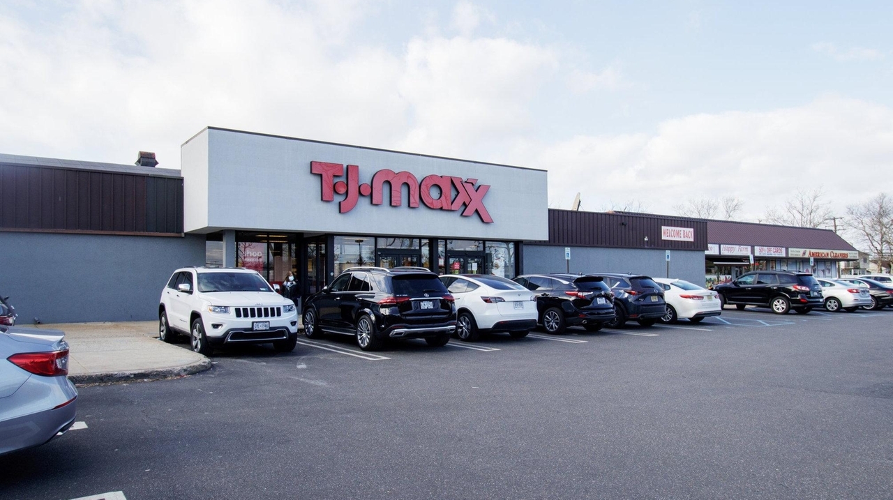 TJ Maxx taking Bed Bath & Beyond's place in Plainview; Aldi eyes spot ...