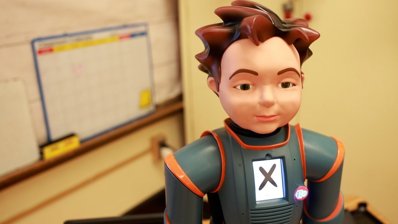 Robot brings smiles to students' faces - Newsday