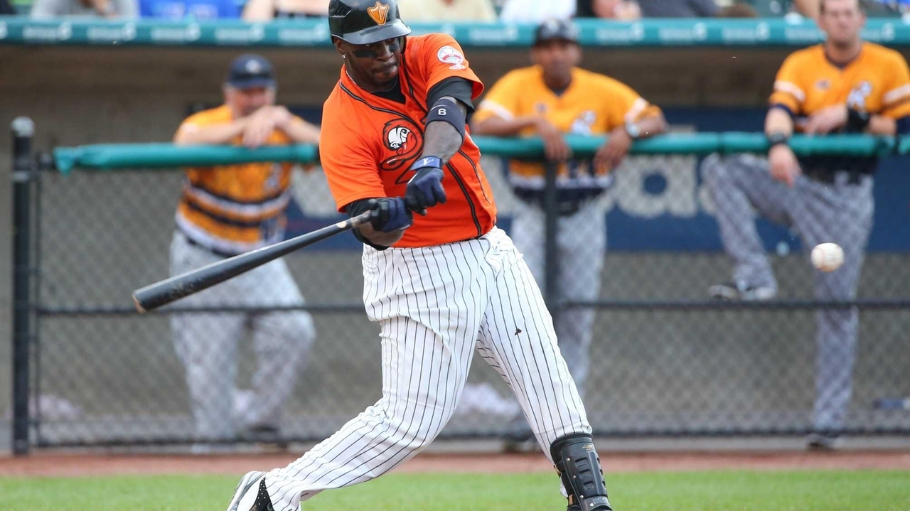 MLB vet Bill Hall gives Ducks a lift - Newsday