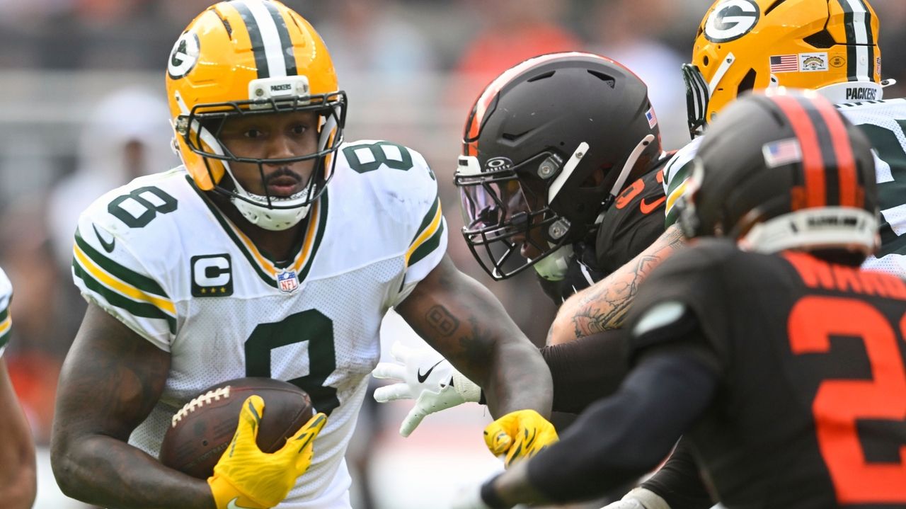 Packers' Josh Jacobs is off to a slow start behind a banged-up offensive line - Newsday