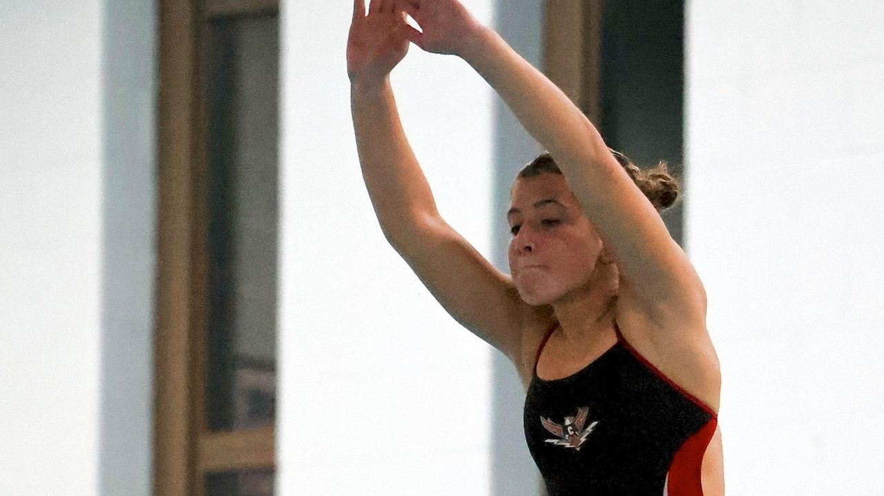 East Islip's Kreuscher repeats as diving champ - Newsday
