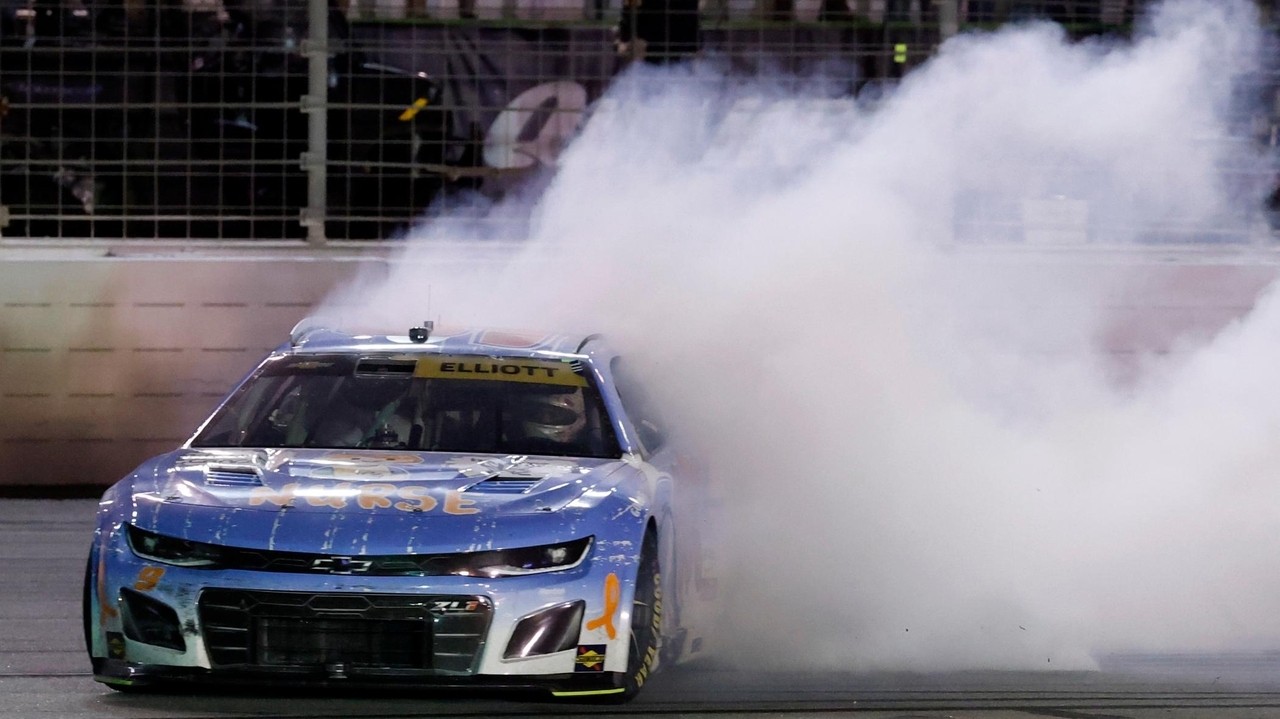 AUTO RACING: Elliott snaps 44-race winless streak and F1's McLaren ...