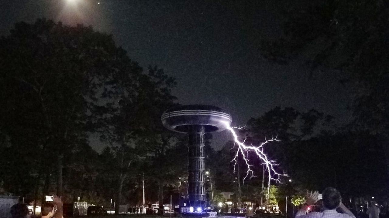 'Science rock star' celebrated in Shoreham - Newsday