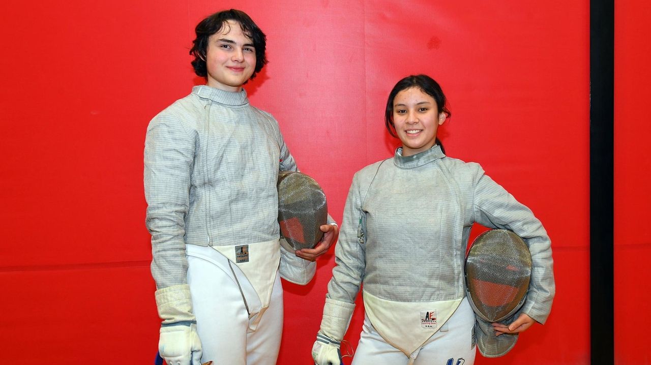 Cold Spring Harbor boys and girls fencing teams have started to win ...