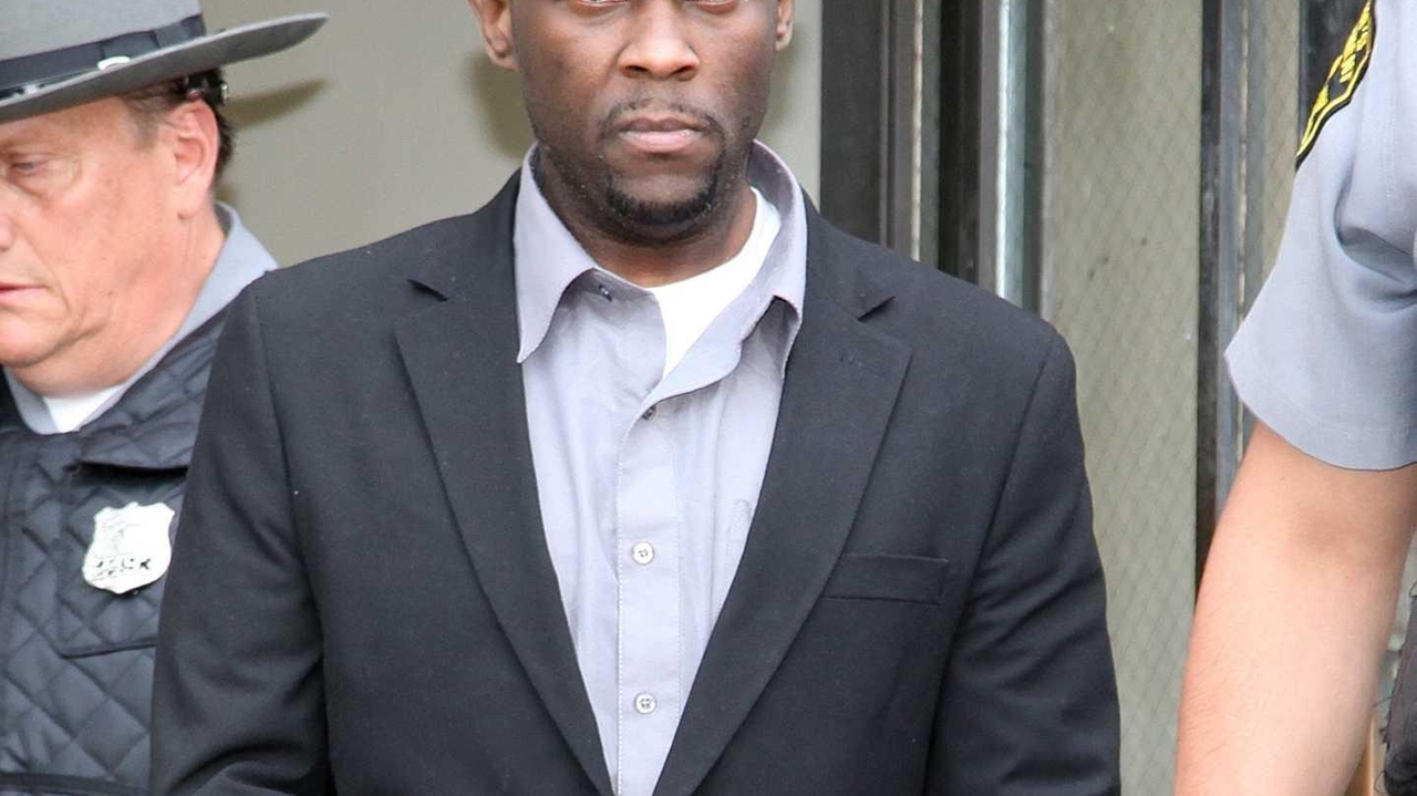 Prosecutors rest case against Darrell Fuller, accused of killing cop ...