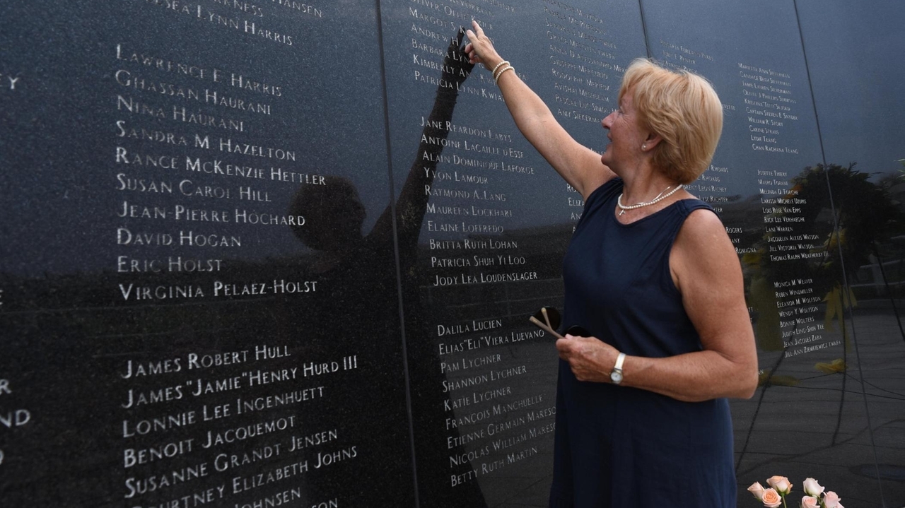 Sadness and the passage of time mark TWA Flight 800 tribute - Newsday