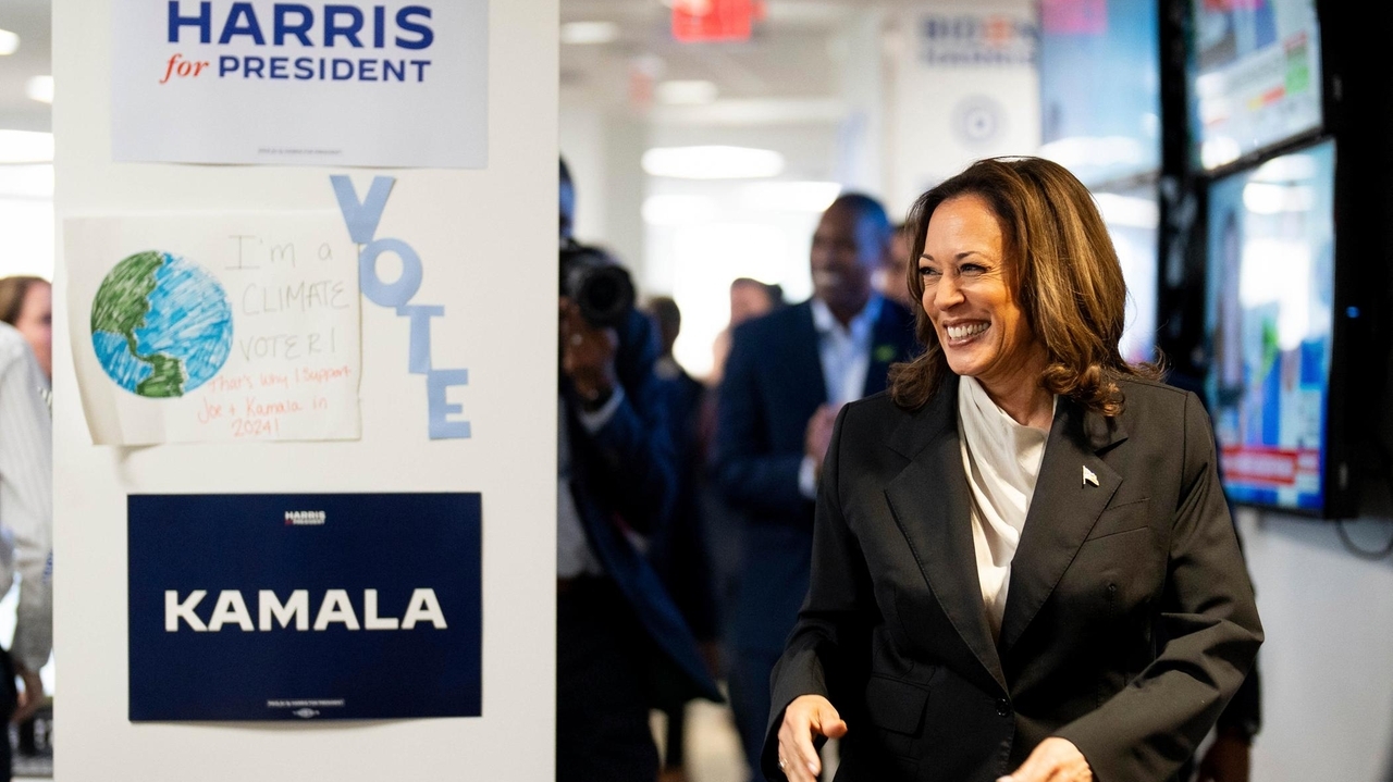 Volunteers and donations surge into Democratic campaigns with Harris ...