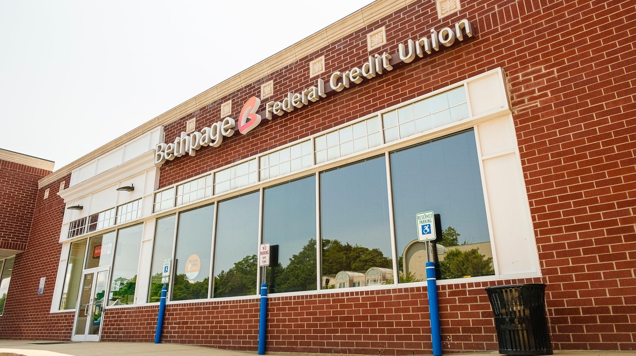 Couple loses $127,000 in retirement savings to fraud, seeks damages ...