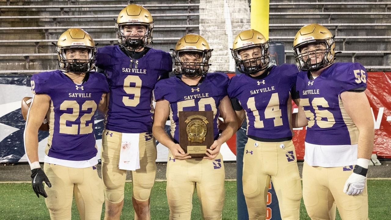 Suffolk Division III football final: Sayville vs. Smithtown West - Newsday