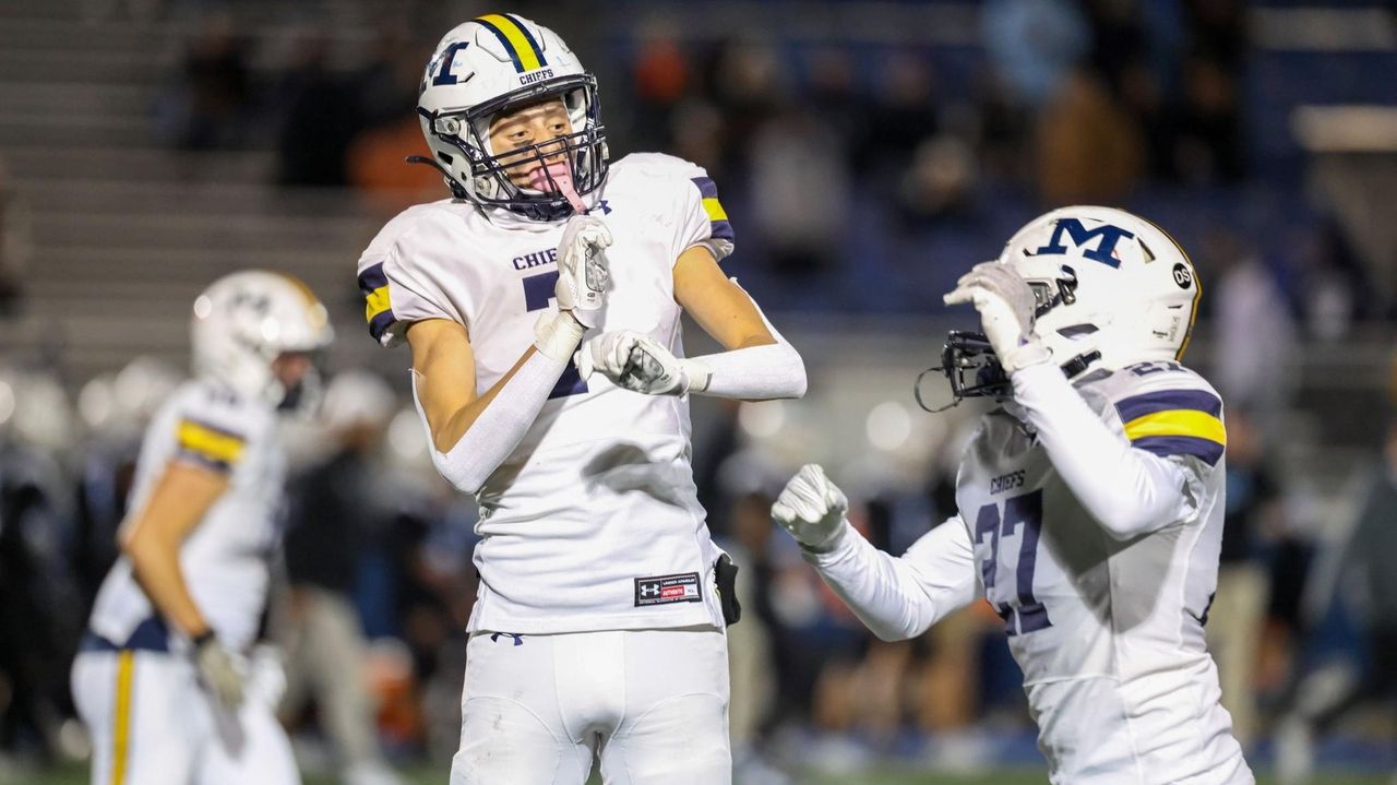 Massapequa football dominates second half to reach Nassau Conference I ...