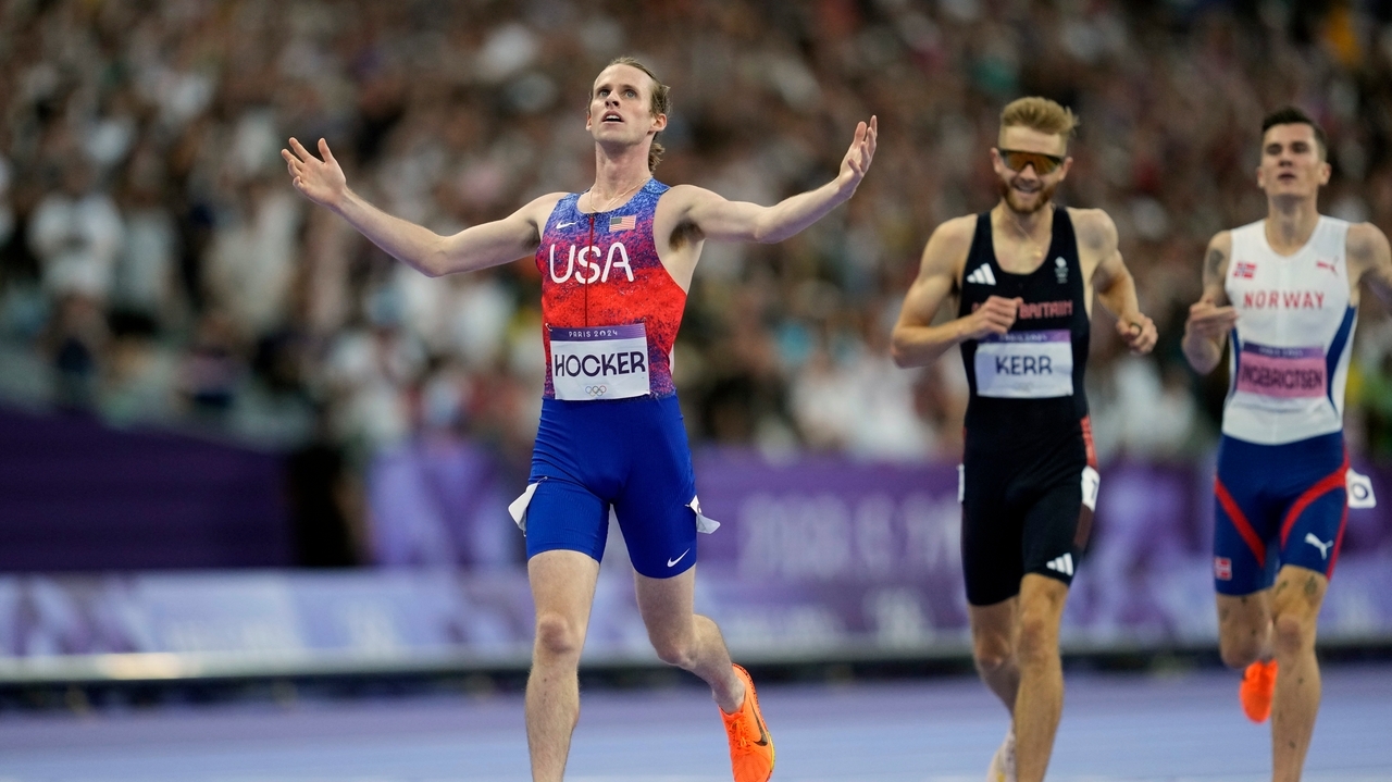 American Cole Hocker pulls Olympic shocker in men's 1,500, leaving Kerr ...