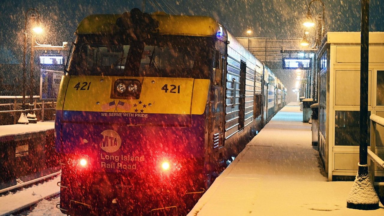 New LIRR fare changes, which eliminate round-trip tickets, take effect ...