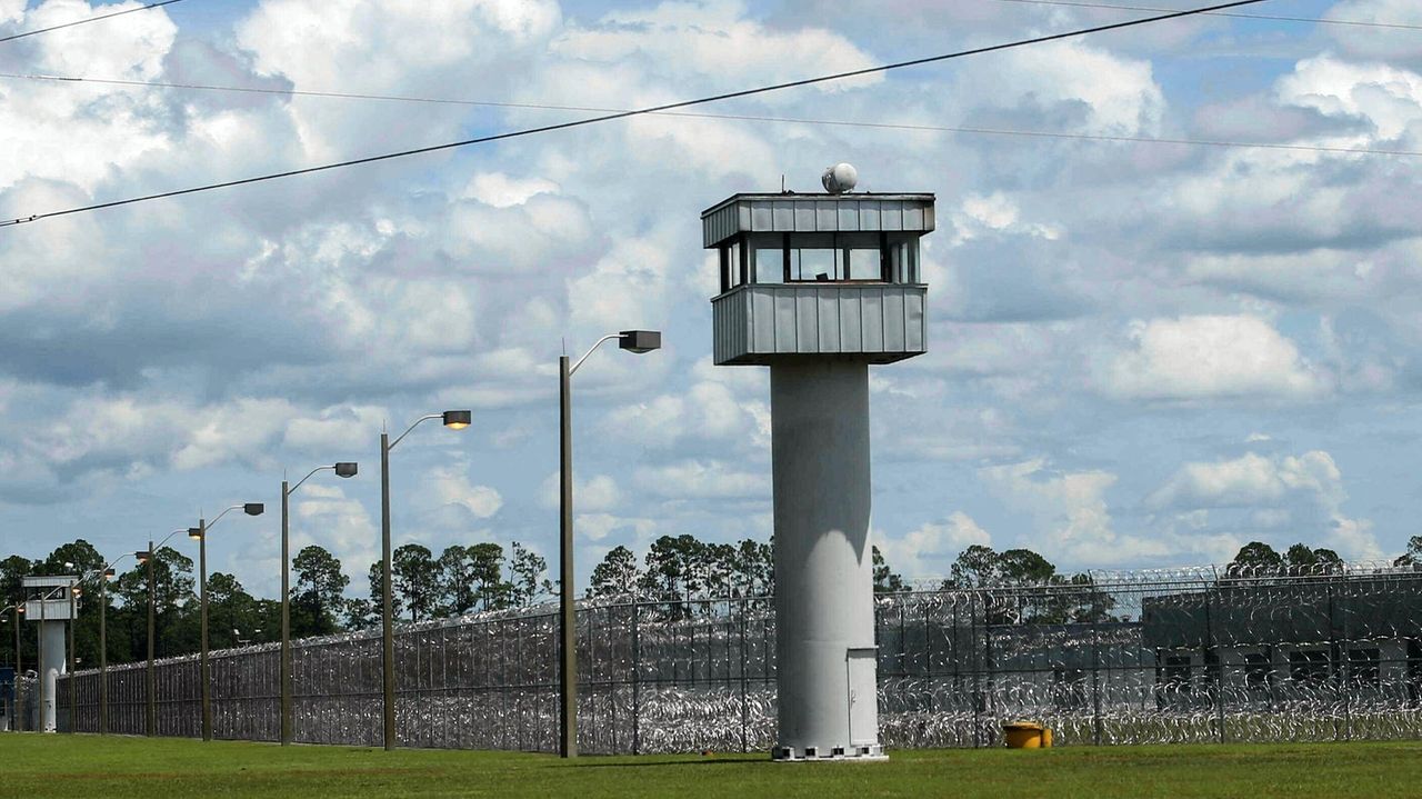 Detainees pepper-sprayed on 2 occasions at Florida 'Deportation Depot ...