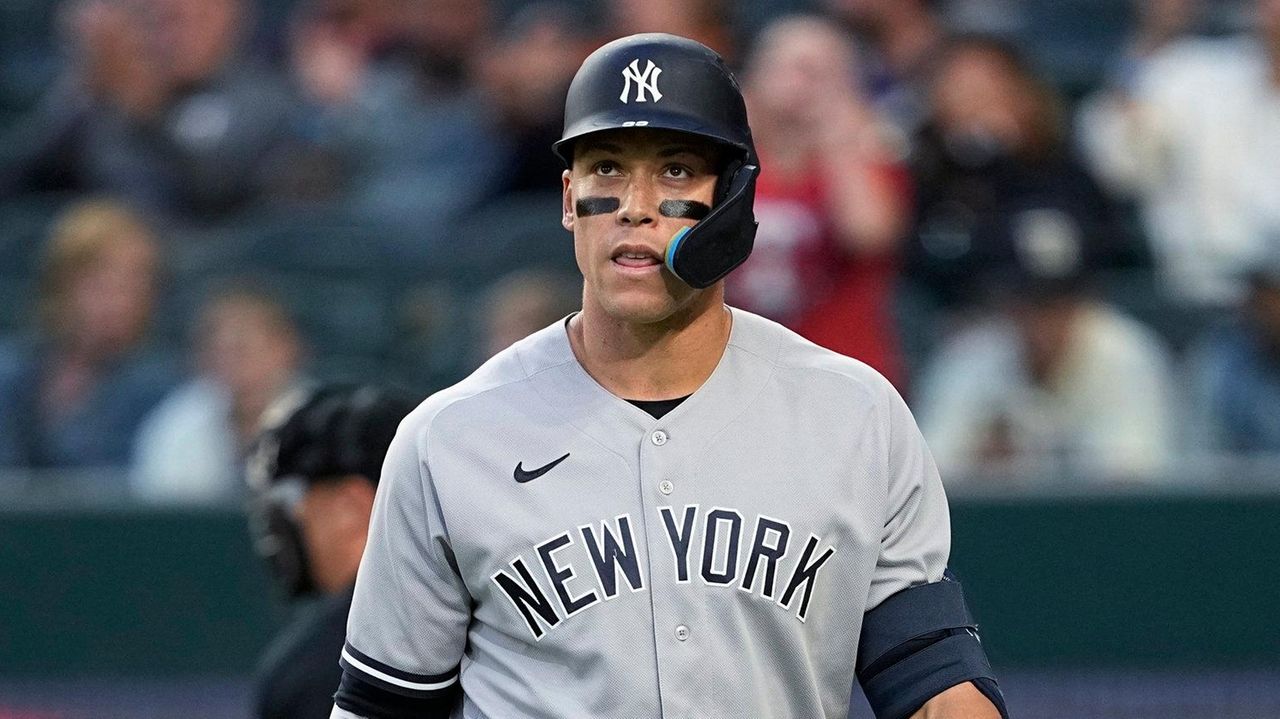 Aaron Judge pulled from Yankees' win over Rangers with 'right hip discomfort' - Newsday
