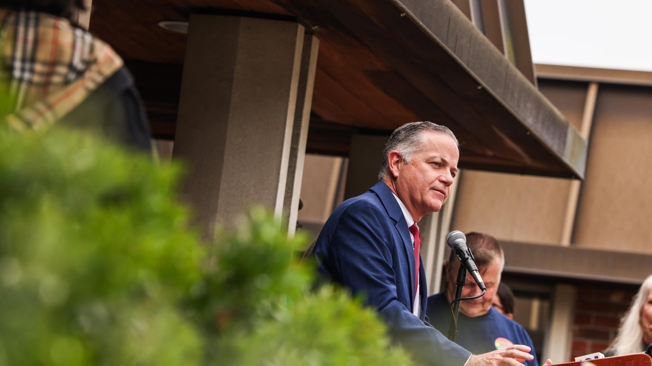 Huntington preliminary budget stays under tax cap - Newsday