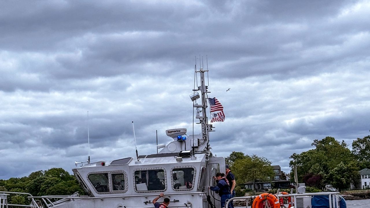 Pilot lands small plane in Long Island Sound, calls 911 to report ...