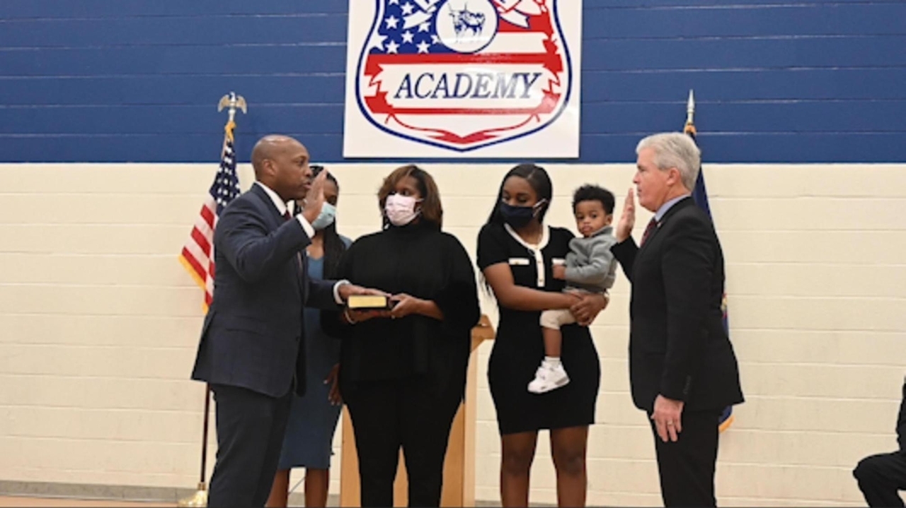 Former NYPD Chief Rodney Harrison sworn in as Suffolk's first Black ...