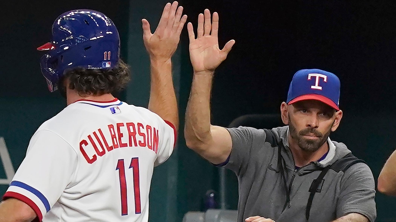 Dodgers name Chris Woodward first base coach - Newsday