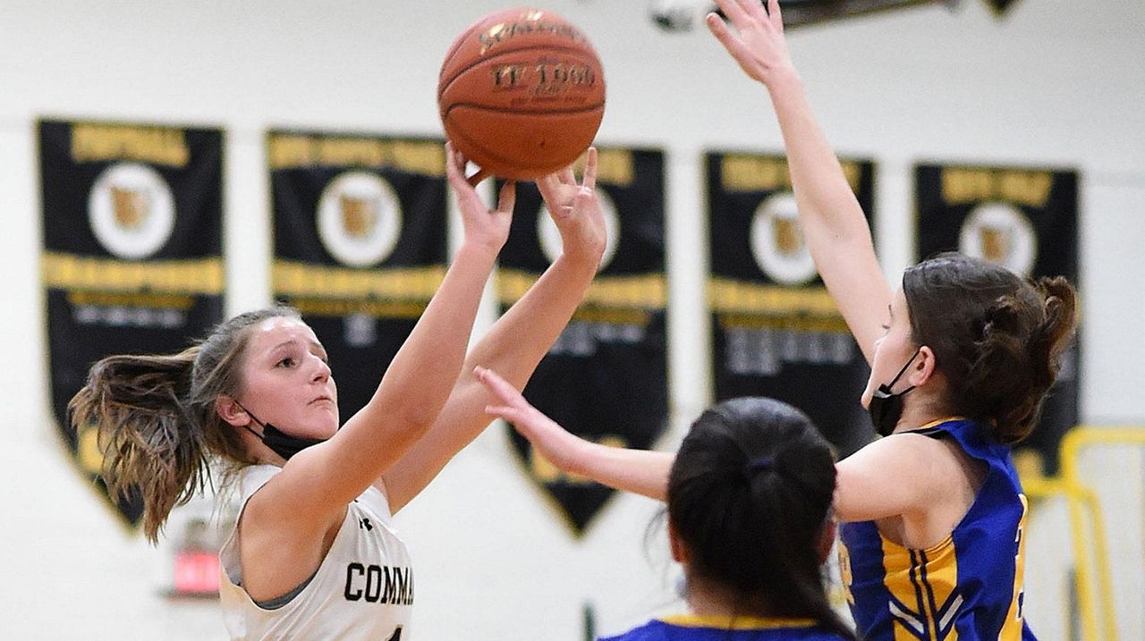 Commack girls hoops advances in playoffs as team honors fallen coach ...